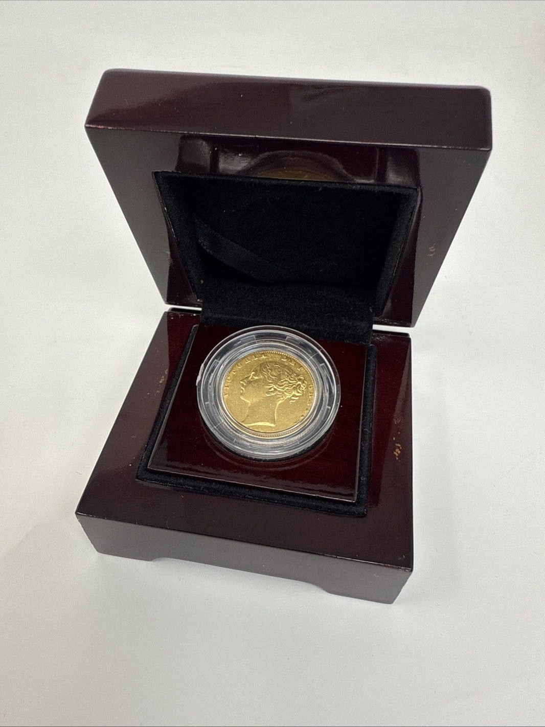 1842 Queen Victoria Young Head Full Gold Sovereign Early Year